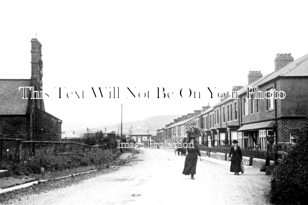 YO 13724 - Land End, Staithes, Yorkshire c1947 – JB Archive