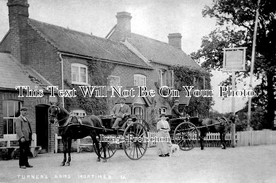 BK 159 - Turners Arms Pub, Mortimer, Berkshire c1909 – JB Archive