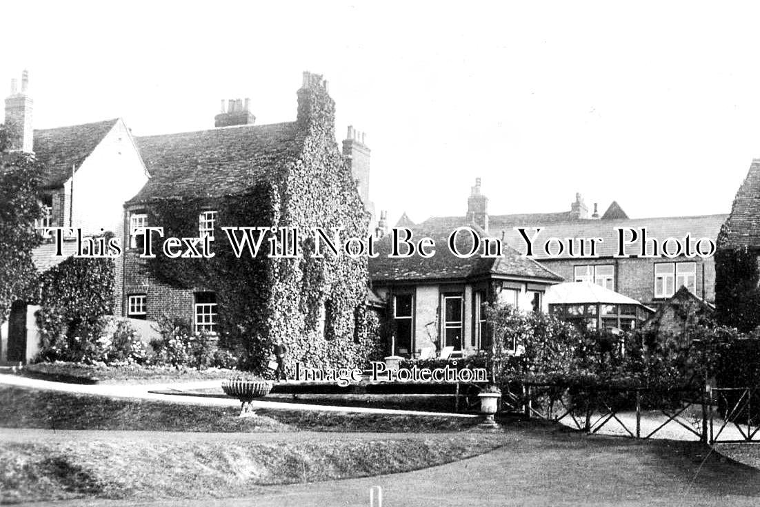 CA 701 - Old Bridge Hotel Garden, Huntingdon, Cambridgeshire – JB Archive