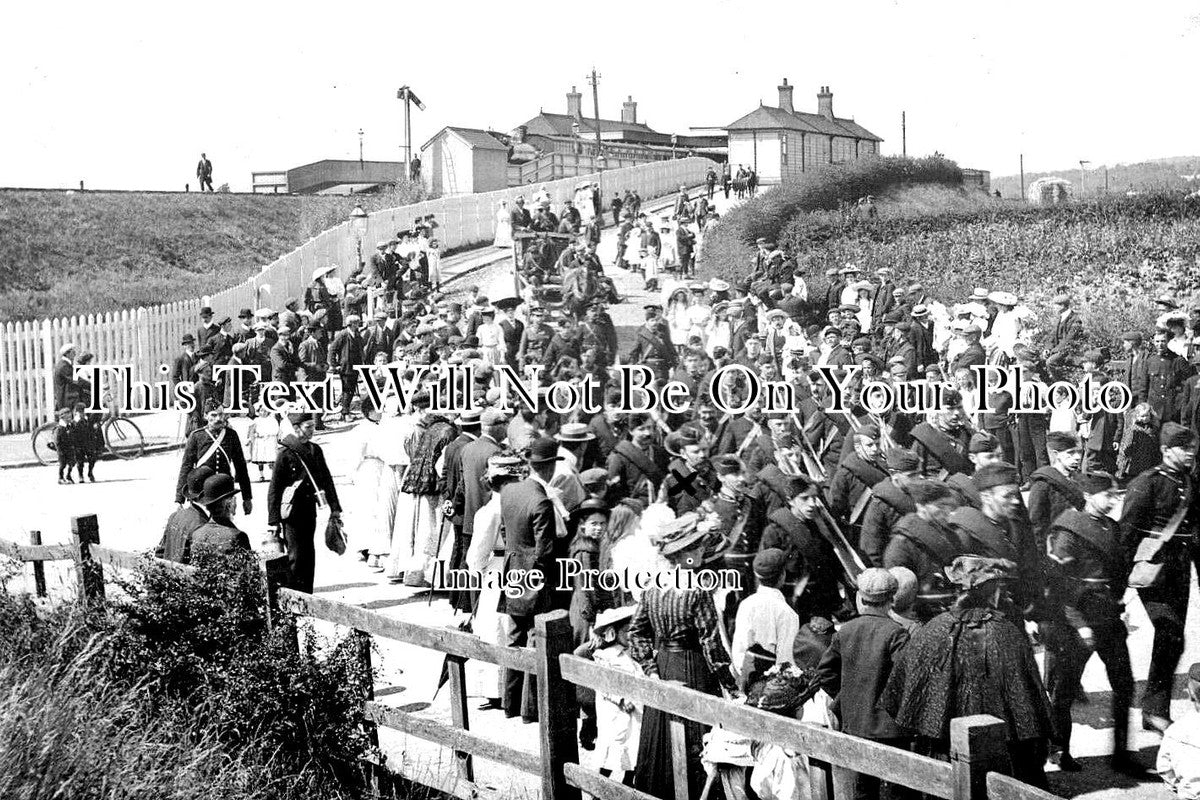 CH 2189 - Military Soldiers At Parkgate Railway Station, Cheshire c190 ...