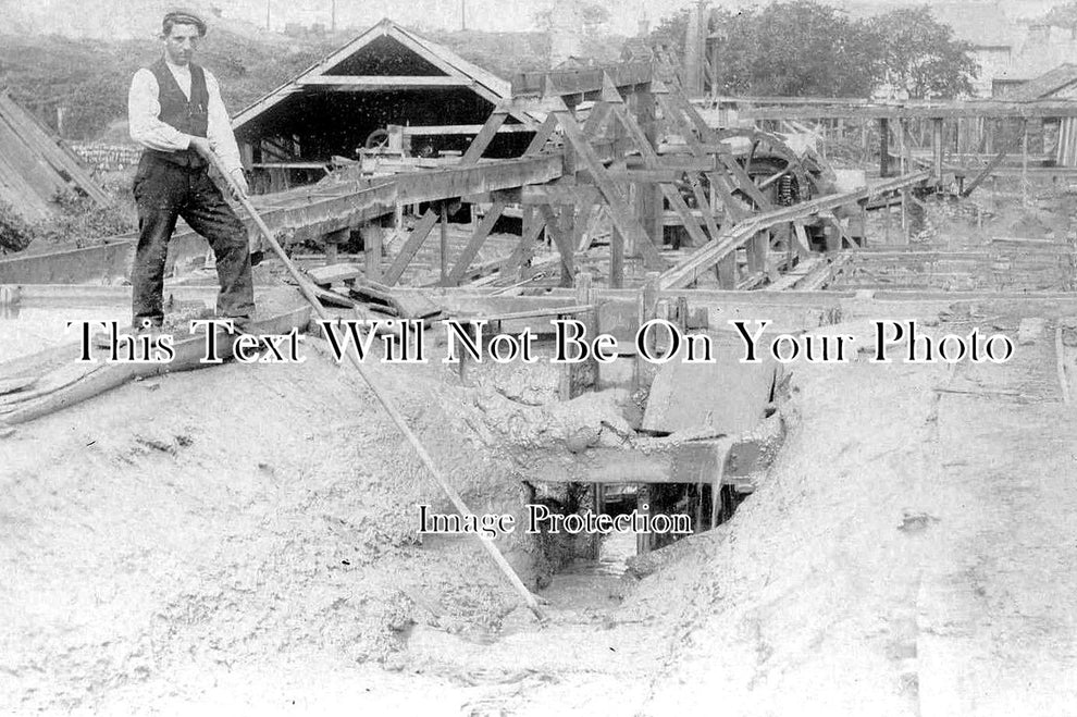 CO 1088 - Mine Worker Working Above Ground, Cornwall – JB Archive