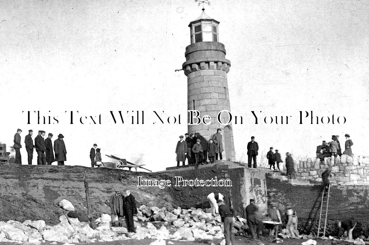 DE 2121 - Teignmouth Lighthouse & Collapsed Sea Wall, Devon 1910 – JB Archive