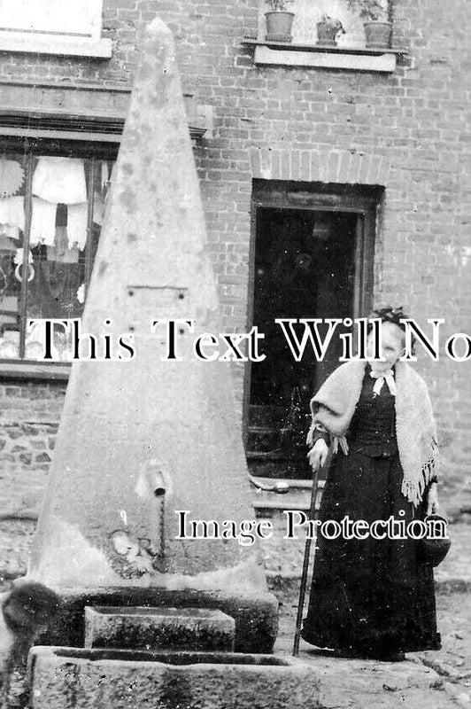 DE 2776 - Winkleigh Village Pump, Devon c1913 – JB Archive