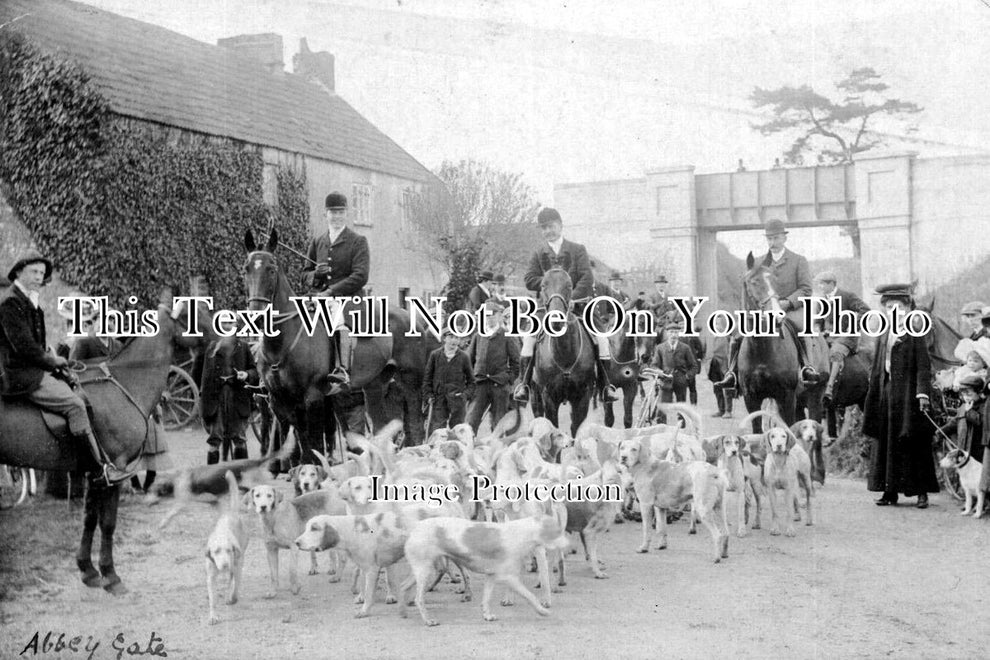 DE 353 - Abbey Gate & Hounds, Axminster, Devon – JB Archive
