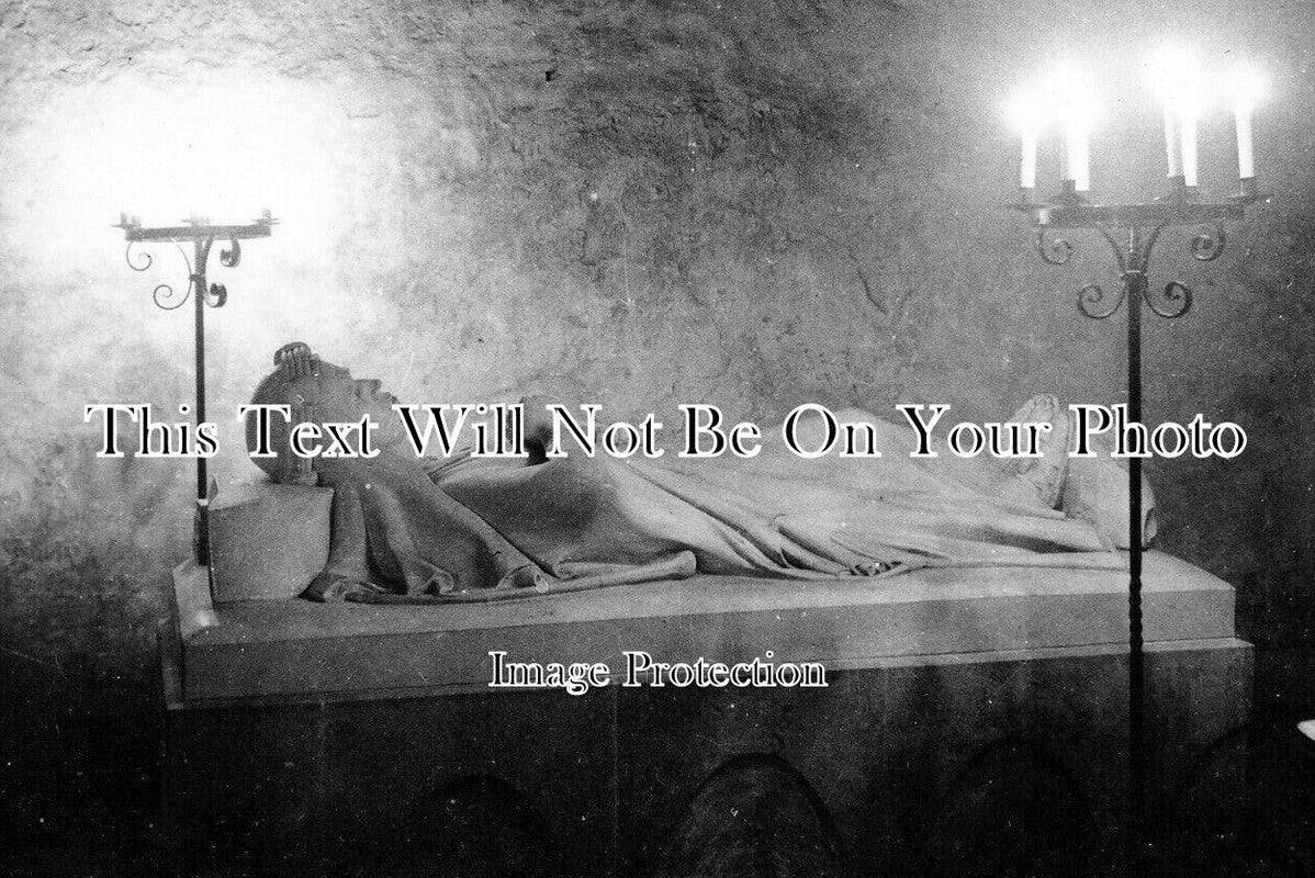 DO 2063 - Lawrence Of Arabia Tomb, Wareham, Dorset – JB Archive