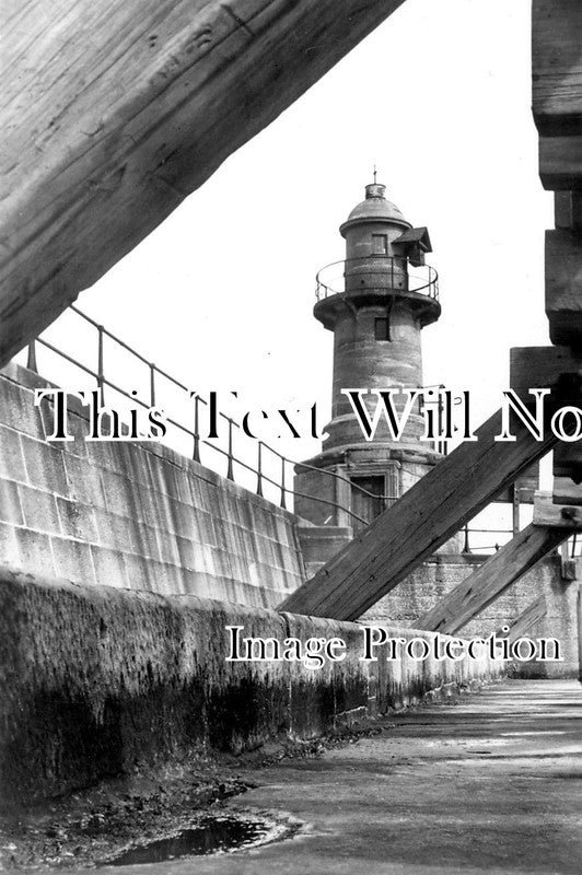DU 682 - Roker Lighthouse, Sunderland, County Durham – JB Archive