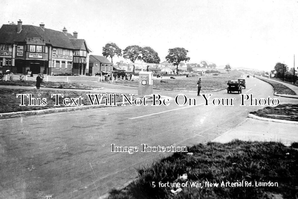 ES 4714 - Fortune Of War Pub, New Arterial Road, Laindon, Essex c1944 ...