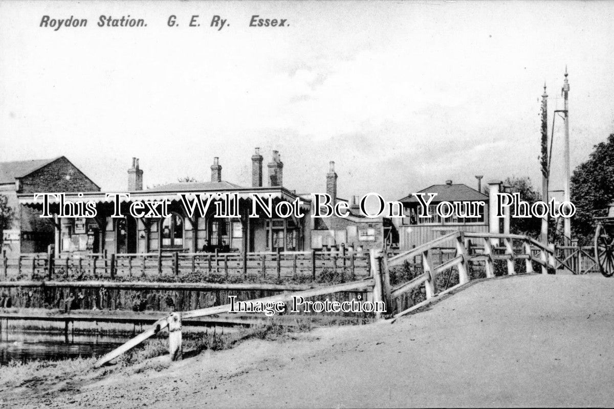 ES 647 - Roydon Railway Station, Essex – JB Archive