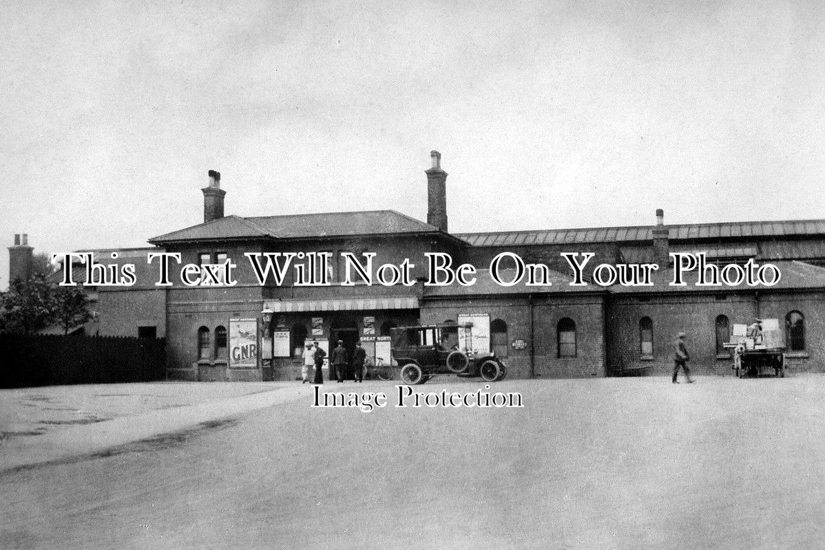 HF 648 - The Railway Station, Hatfield, Hertfordshire – JB Archive