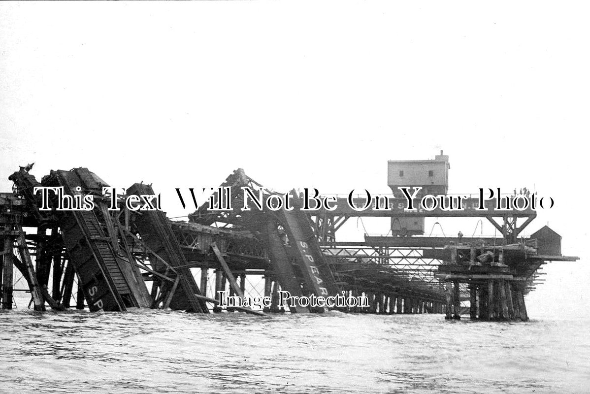 KE 1997 - Dover Pier Disaster, Kent c1906 – JB Archive