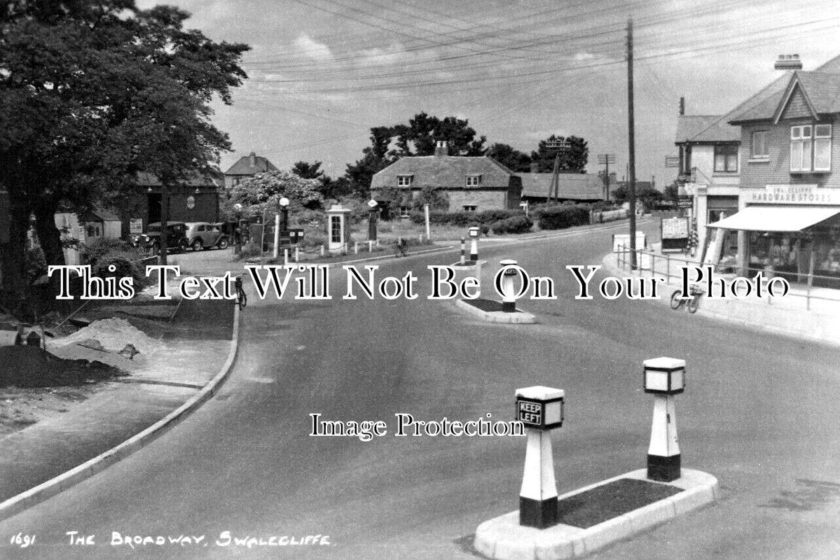 KE 4673 - The Broadway, Swalecliffe, Kent – JB Archive