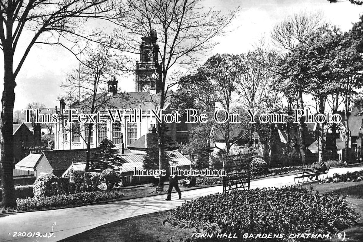 KE 5765 - Town Hall Gardens, Chatham, Kent – JB Archive