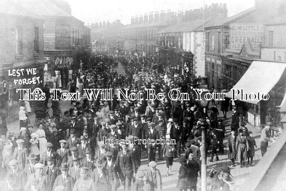LA 5915 - Widnes Remembrance Day Parade, Lancashire – JB Archive