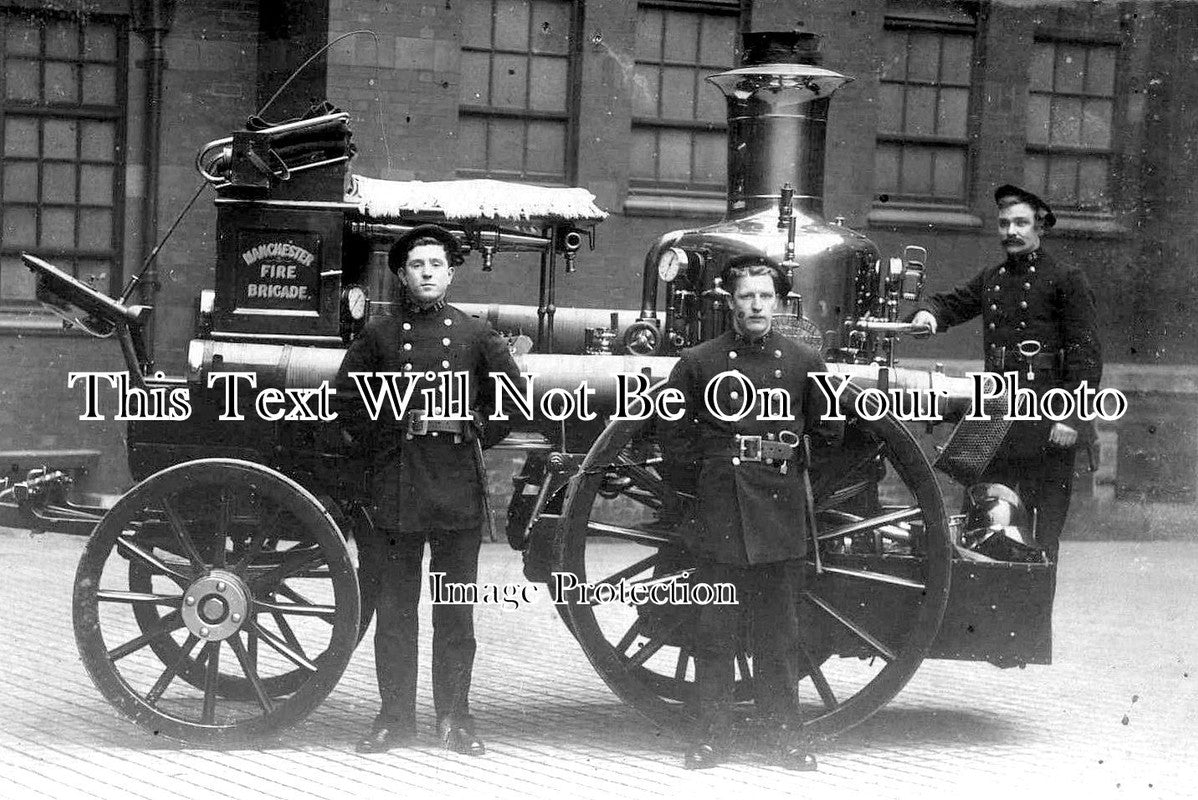 LA 5923 - Manchester Fire Brigade Engine, Lancashire – JB Archive