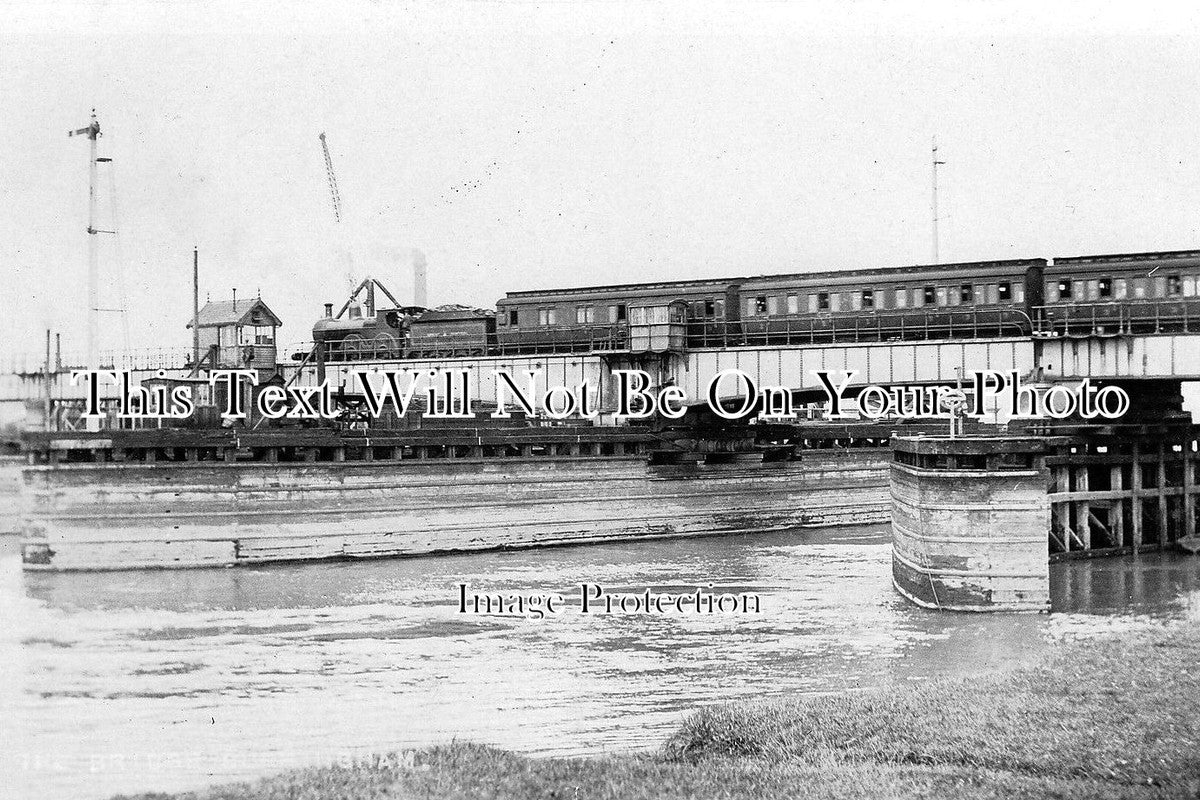 LI 382 - Swing Railway Bridge, River Trent, Burringham, Lincolnshire ...