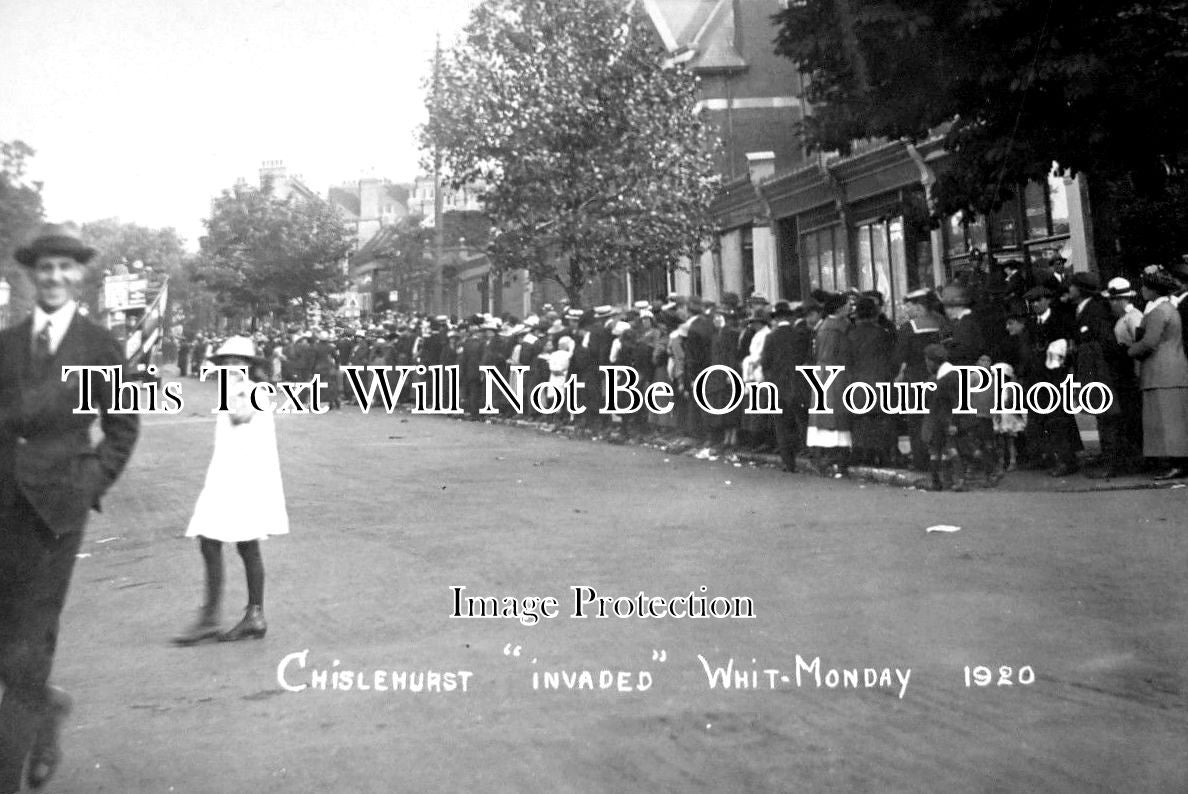 LO 2131 - Chislehurst Invaded Whit Monday, London 1920 – JB Archive
