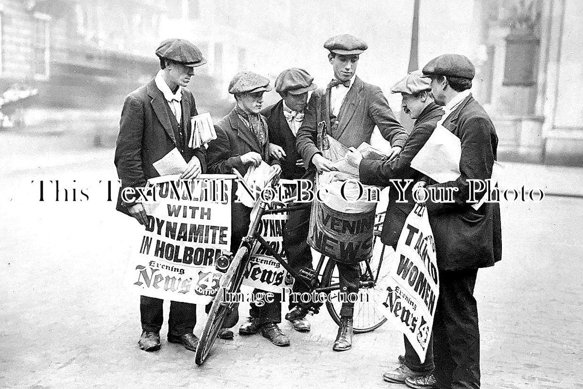 LO 2493 - The Newspaper Boys, London – JB Archive