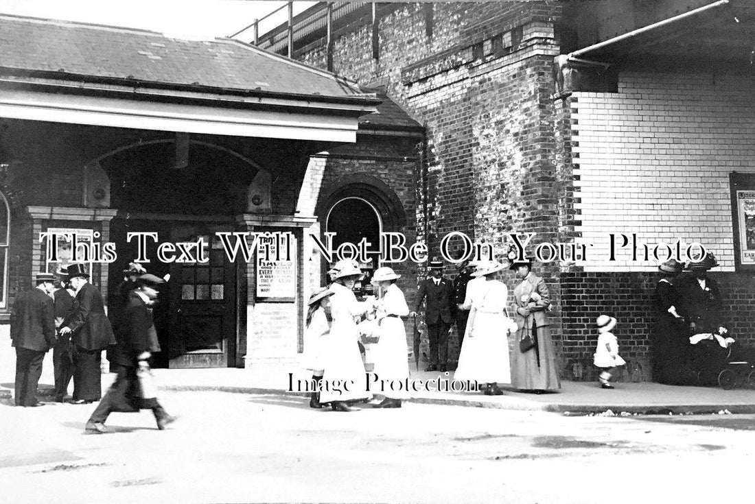 LO 2957 - Turnham Green Underground Tube Station, London – JB Archive