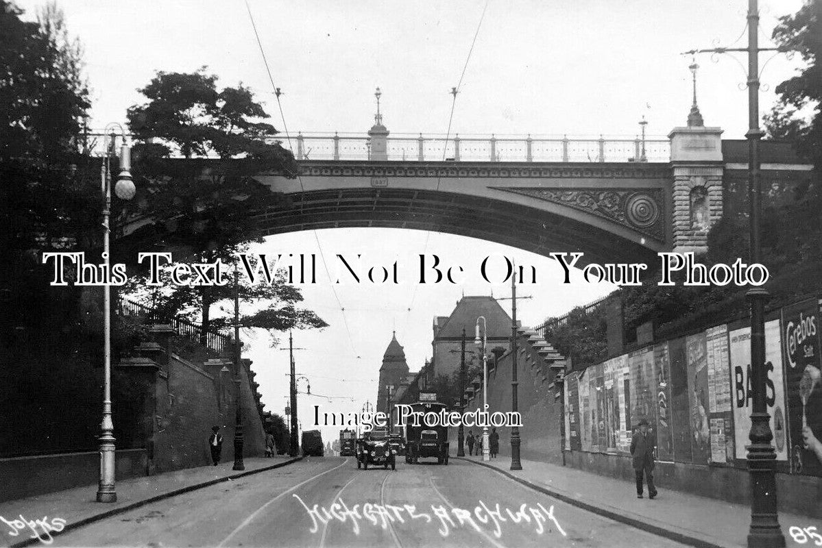 LO 3318 - Highgate Archway, London – JB Archive