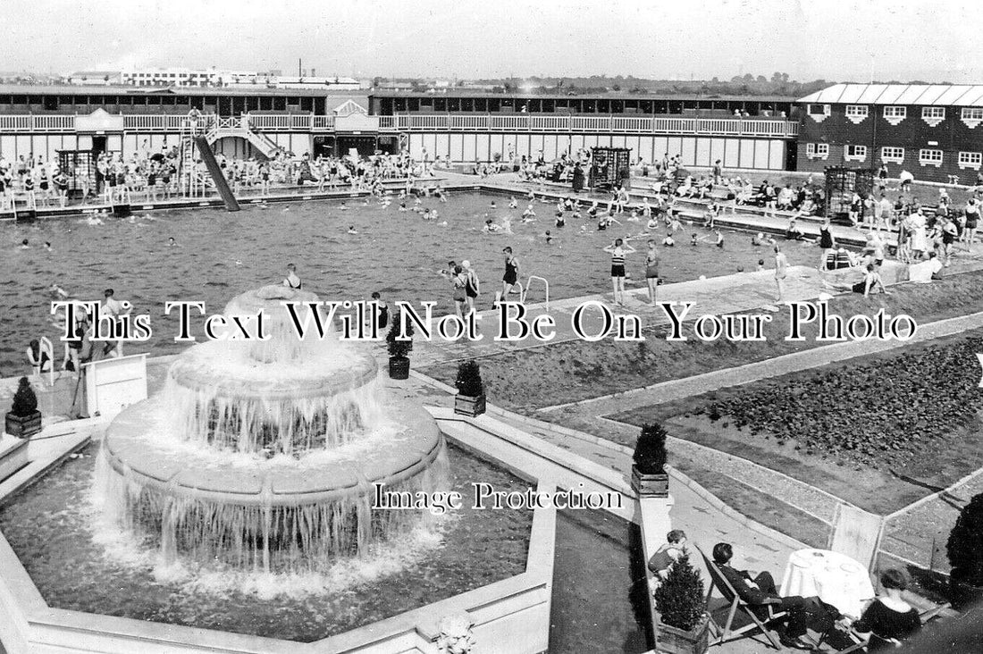 LO 3429 - Enfield Swimming Pool, London – JB Archive