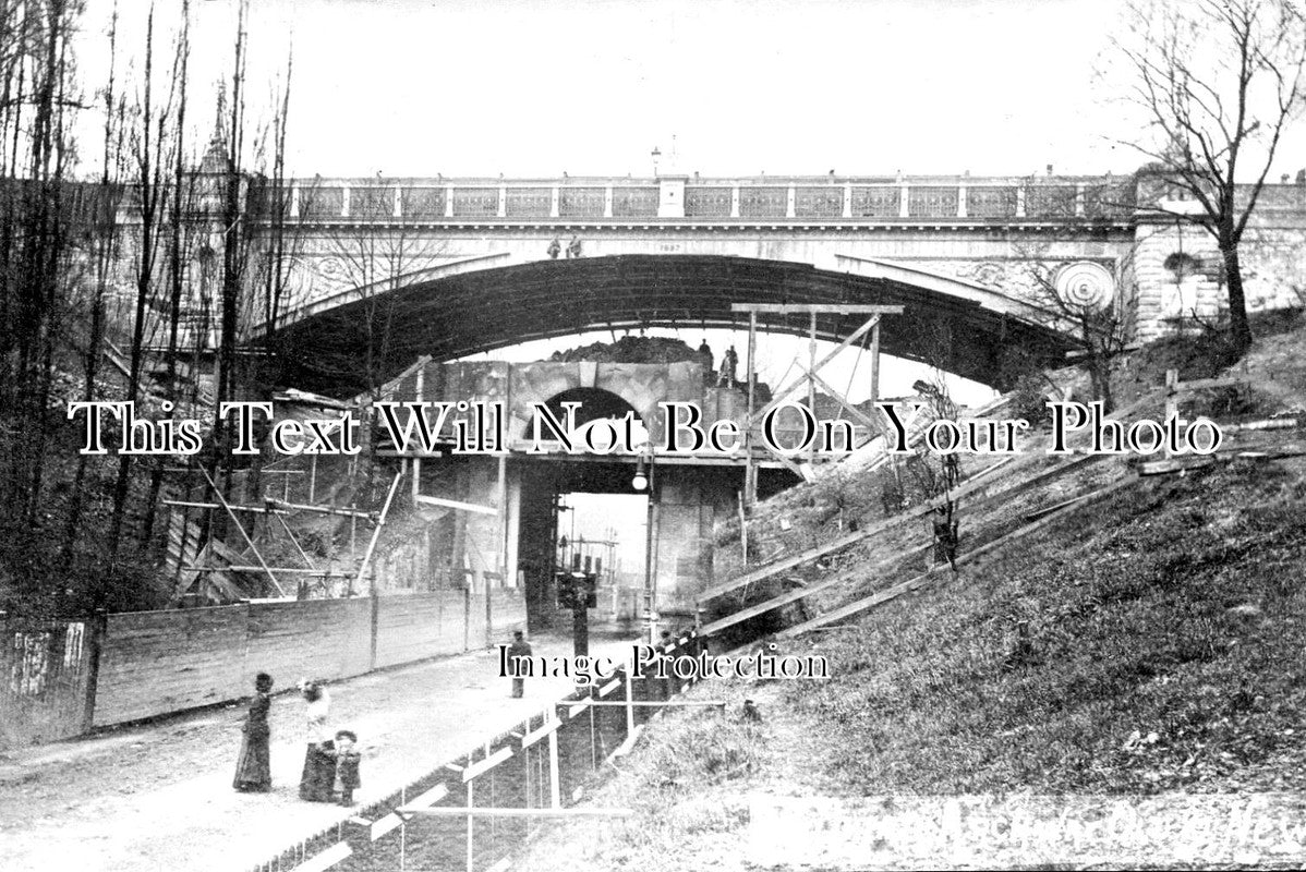 LO 4519 - Highgate Archway New & Old Bridges, London – JB Archive