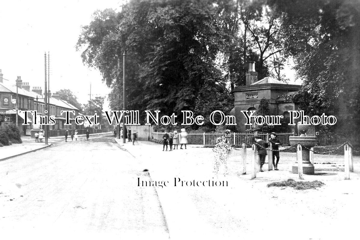 LO 4629 - Belle Grove Corner, Welling, London – JB Archive