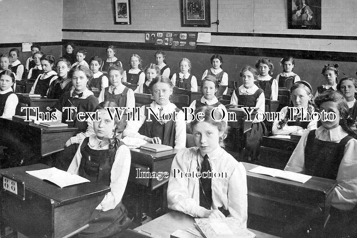 MI 2340 - Twickenham County School Classroom, Middlesex 1911 – JB Archive