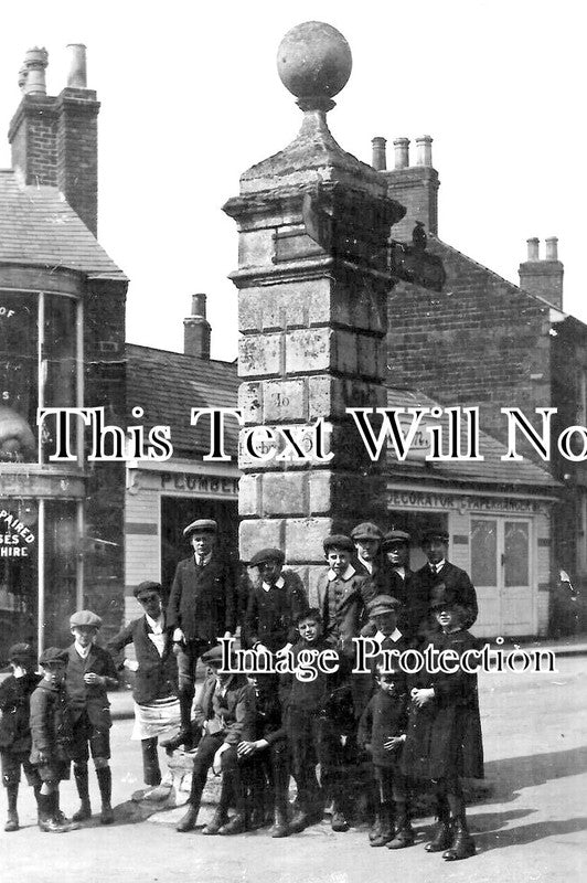 NH 1539 - The Cross, Desborough, Northamptonshire – JB Archive