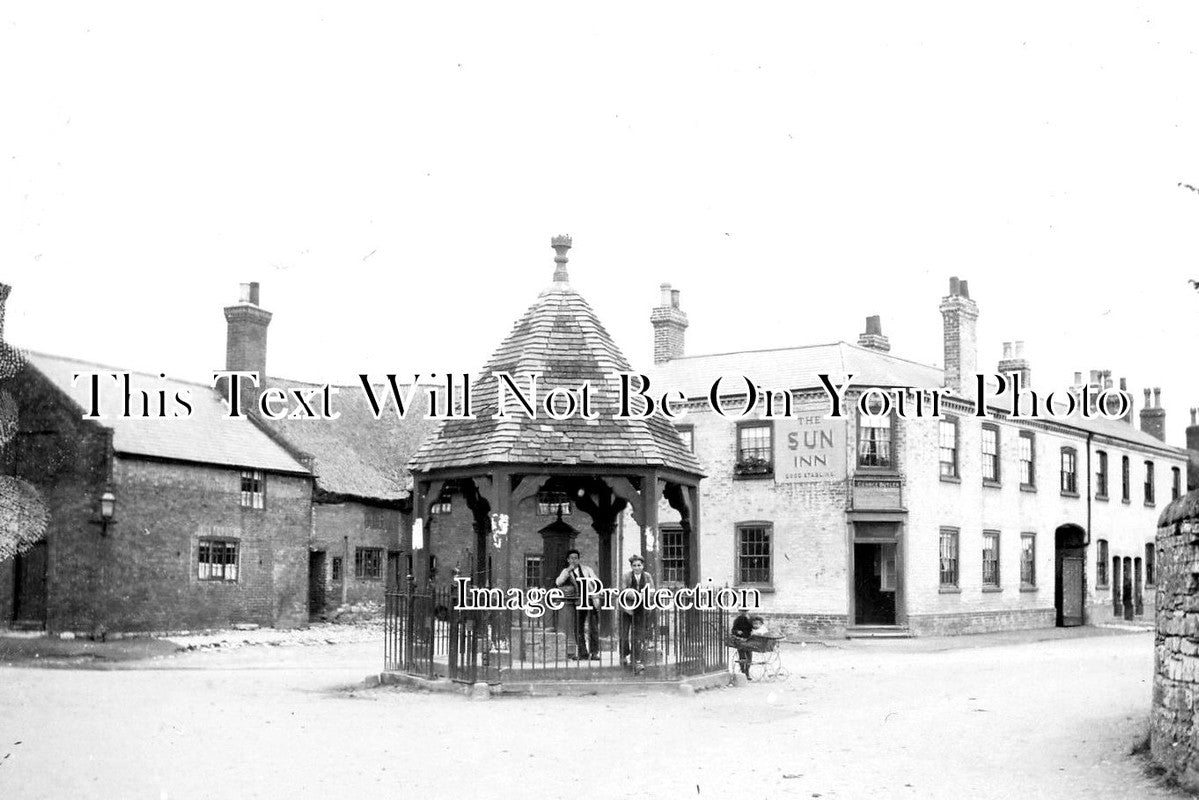 NT 1025 - The Sun Inn & Village Pump, Gotham, Nottinghamshire – JB Archive