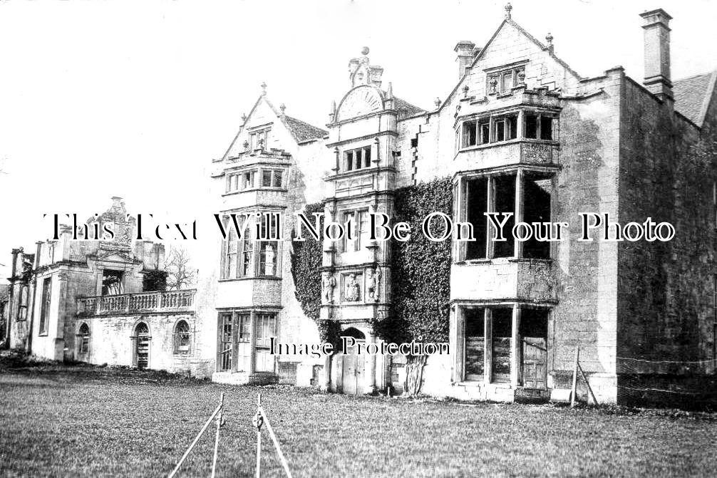 OX 973 - Burford Priory, Oxfordshire – JB Archive