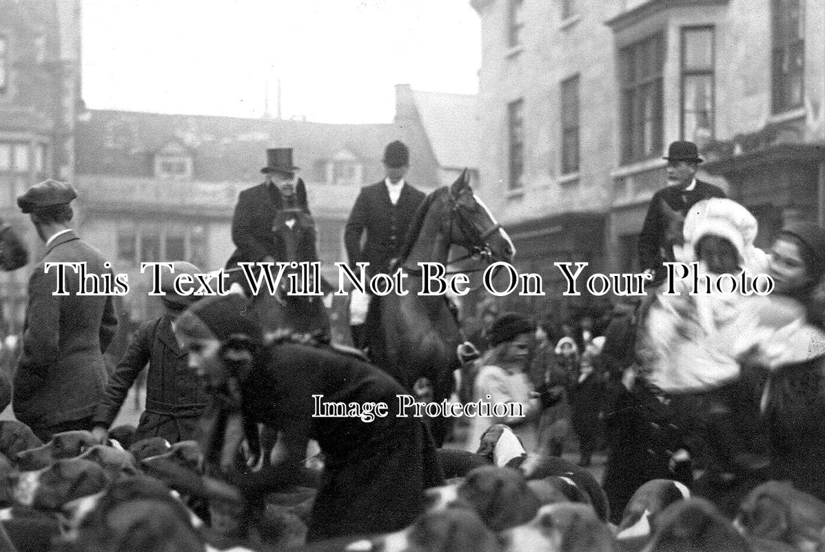 RU 227 - Hunt Meet, Uppingham Market Square, Rutland c1918 – JB Archive