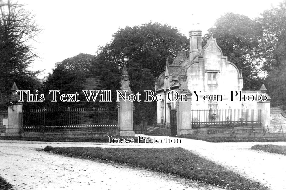 RU 235 - Entrance To Exton Park, Rutland c1910 – JB Archive