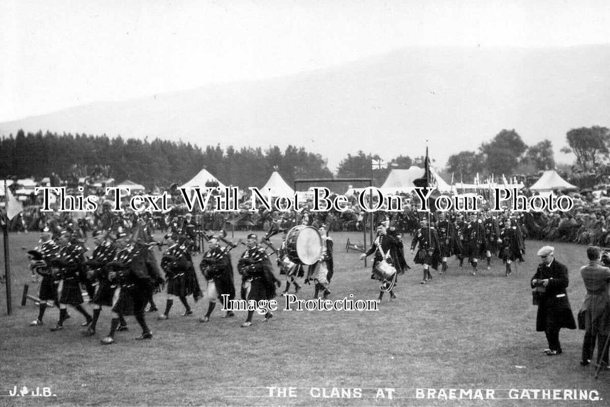 SC 4223 - The Clans At Braemar Gathering, Scotland – JB Archive
