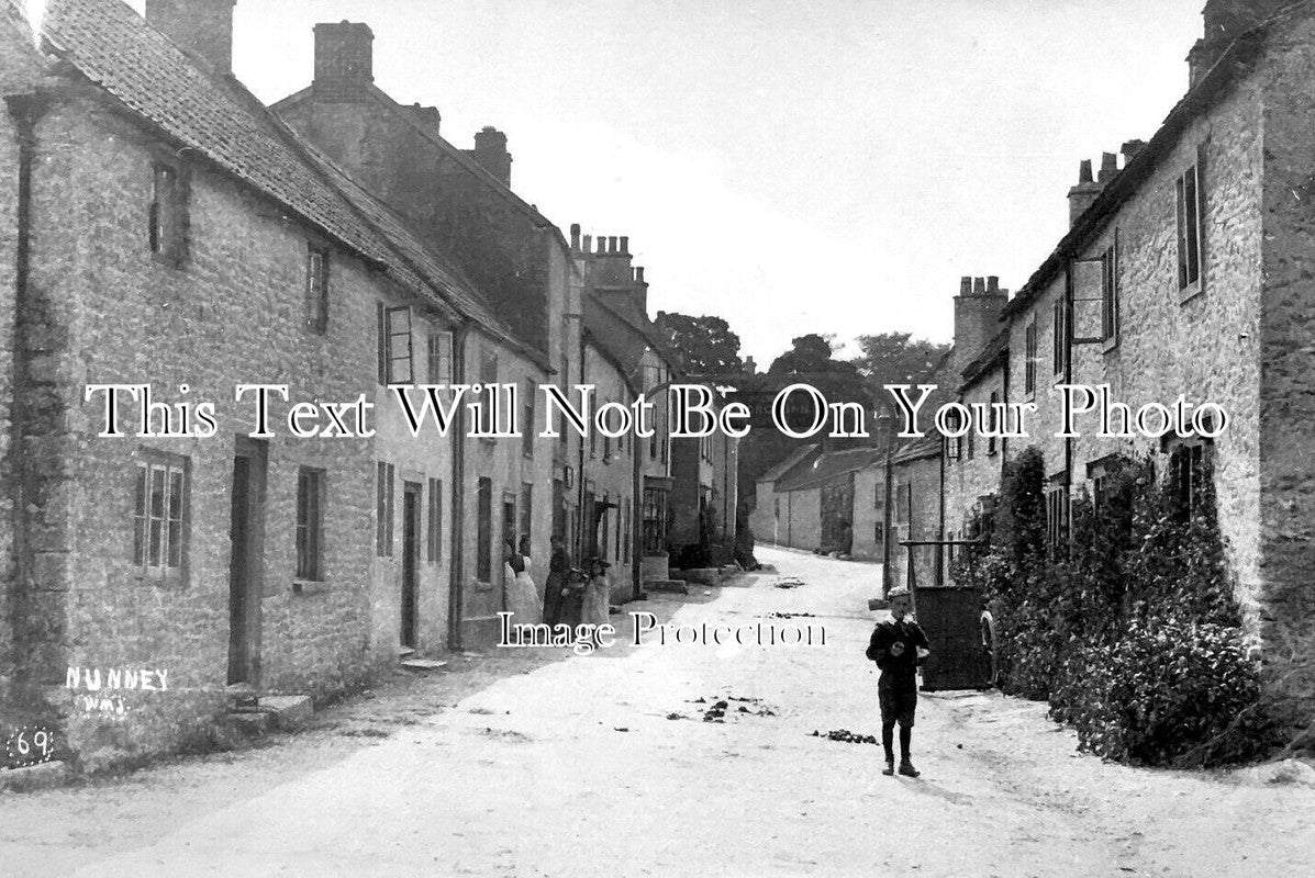 SO 3044 - The George Inn Pub, Nunney Near Frome, Somerset – JB Archive