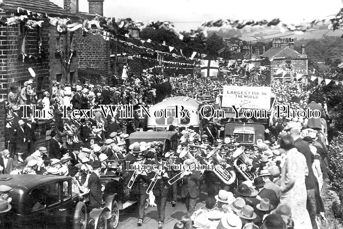 SP 715 - Worlds Largest Pie, Denby Dale, Yorkshire – JB Archive