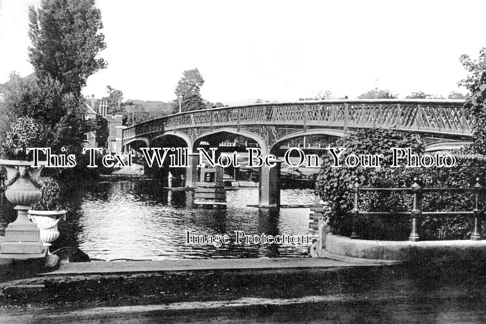 SU 2326 - Hampton Court Bridge, Surrey – JB Archive