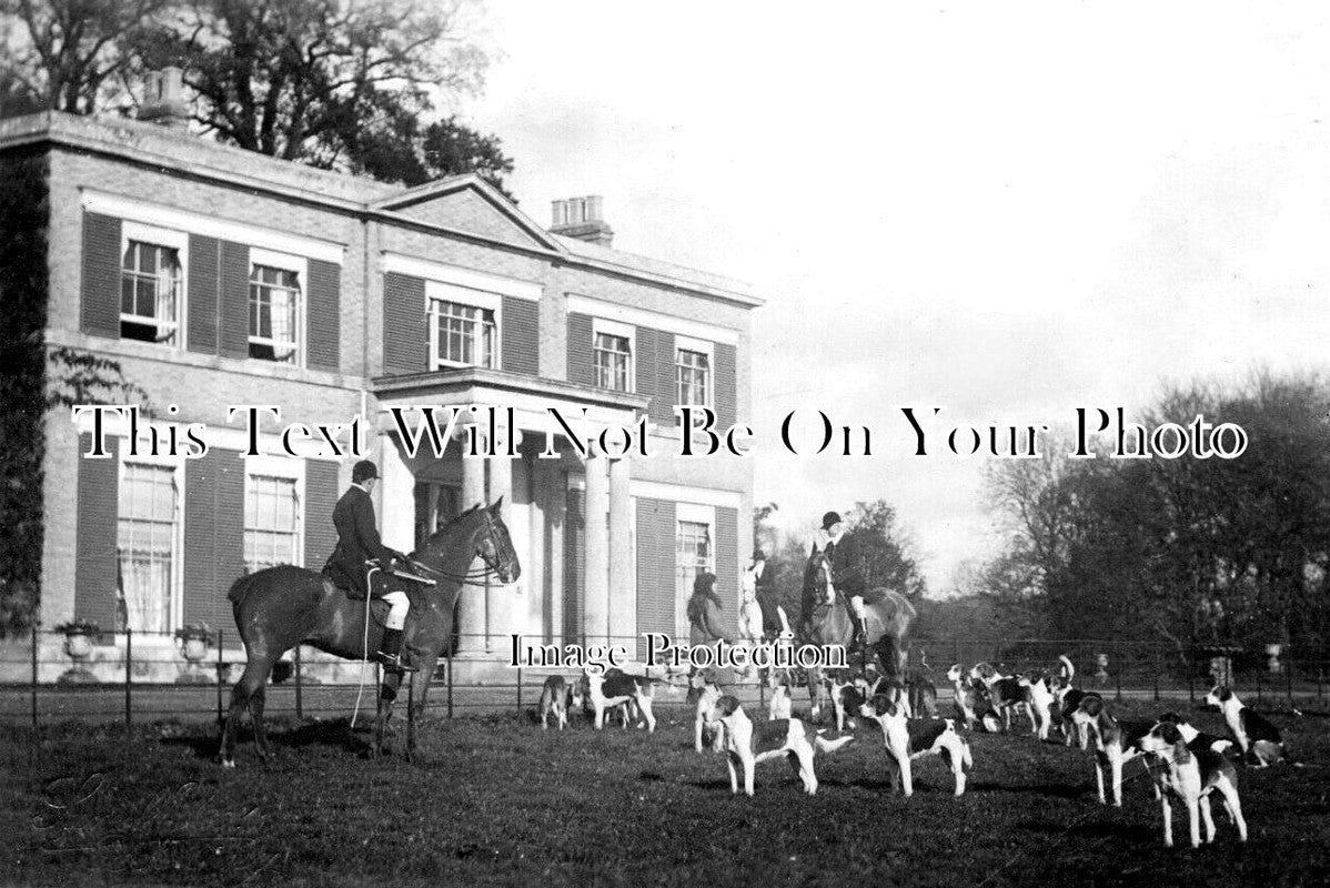 SU 3769 - Dorking Area Hunt Meet, Manor House, Surrey – JB Archive