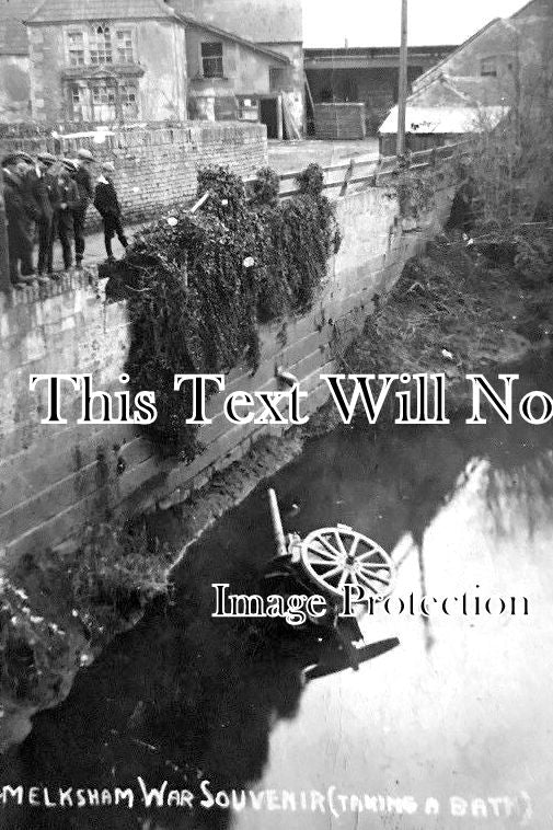 WI 476 - WW1 War Gun In The River Avon, Melksham, Wiltshire – JB Archive