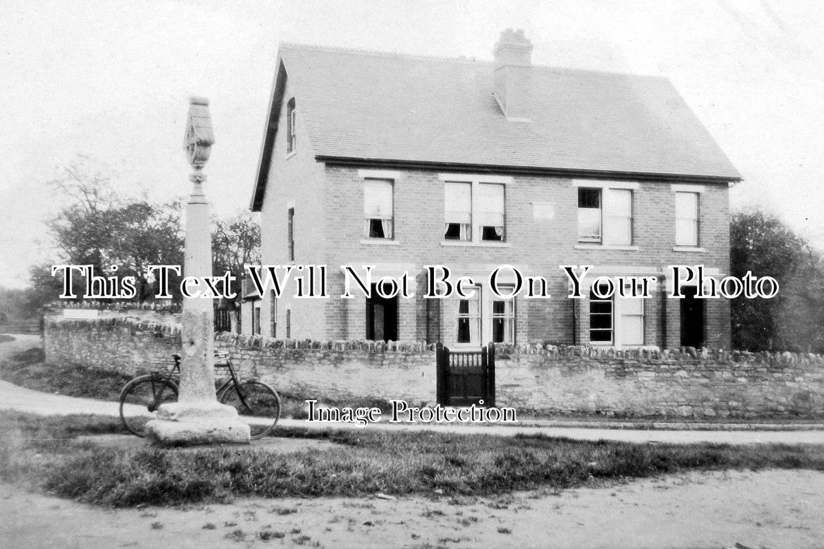 WO 344 - Village Cross, Eckington, Worcestershire – JB Archive