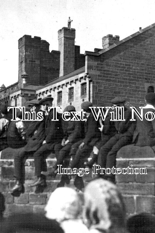 YO 12802 - Armley Prison Roof Top Protest, Leeds, Yorkshire – JB Archive