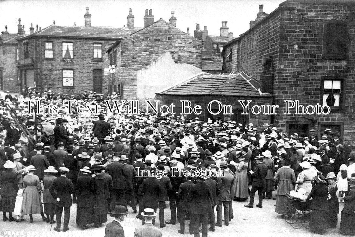 YO 13474 - Peace Day Celebrations, Birkenshaw, Yorkshire – JB Archive