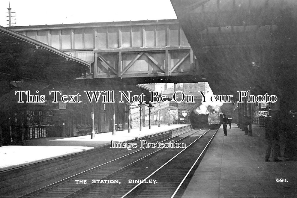 YO 4328 - Bingley Railway Station, Yorkshire – JB Archive